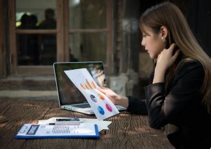 Implementing Real Time Performance Assessment With HR Software