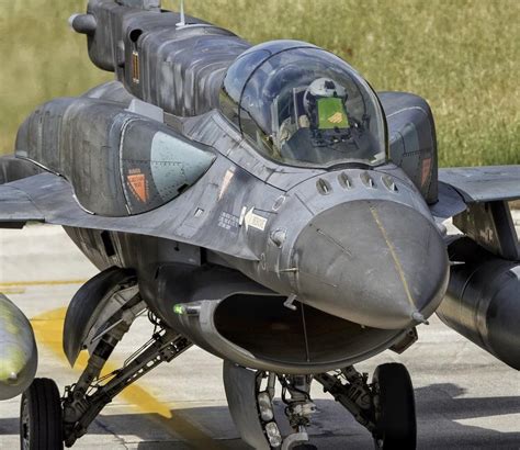 What Is The Block On The Top Of The F 16 Is It A Conformal Fuel Tank As Well R Fighterjets