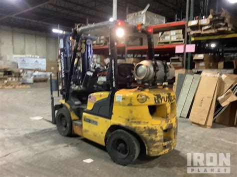 2015 Hyundai 25L-7M 4220 lb Pneumatic Tire Forklift in Cheektowaga, New ...