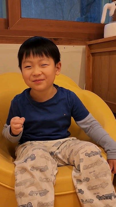 여동생이 너무 귀여워서 꼬집어 주고 싶다는데요 오빠의 순수한 마음이겟죠 Youtube