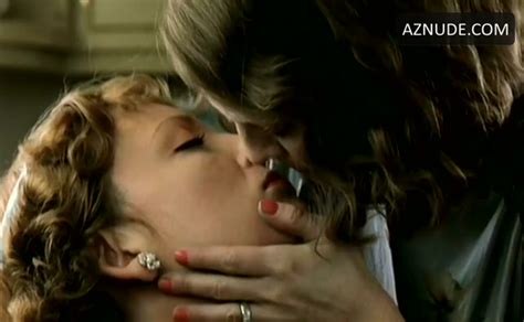 Julianne Moore Lesbian Scene In The Hours Aznude