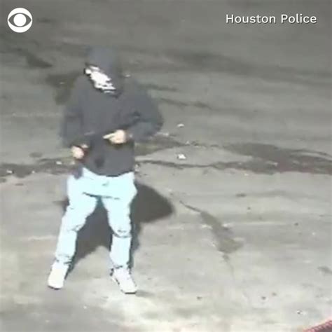 Houston Police Searching For Convenience Store Robbery Suspects