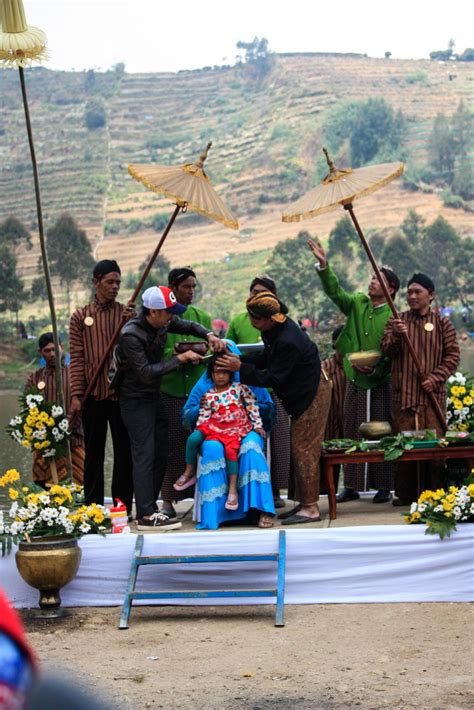 Dieng Indonesia August 1 2015 Dieng Culture Festival Tourists