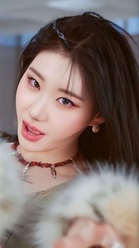 ITZY Mr Vampire M V ITZY Yüz