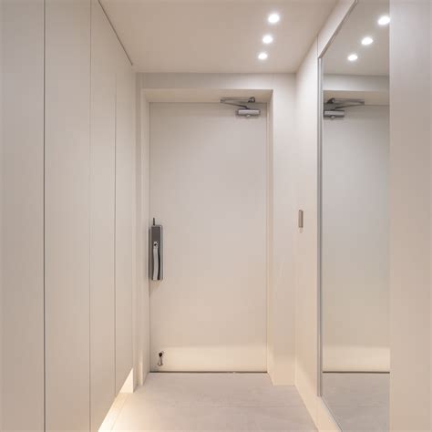 디자인소금 서울 주거 프리미엄 인테리어 현관 고요한 빛이 머무는 공간의 시작 거울 너머로 펼쳐지는 여유로운 하루 절제된 선과 면이 만든 첫인상의 깊이 금호동인테리어