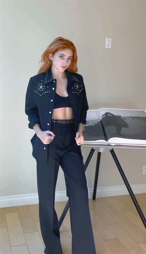 Willow Shields Nude Pics Scenes And Porn Video Scandal Planet