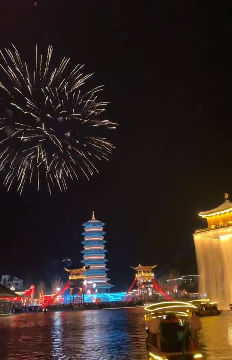 姿源 不知天上宫阙，今夕是何年 。 家在深圳