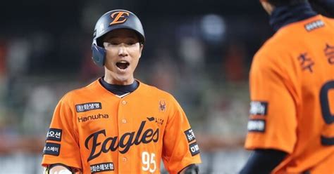 독립리그→최강야구→데뷔시즌 3할→신인왕 2위→다음은 올스타 황영묵 팬 투표 2차 집계서 초박빙 2위극적인 뒤집기 나올까