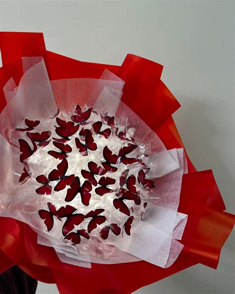 БУКЕТЫ ИЗ БАБОЧЕК ТЮМЕНЬ Светящийся букет из бабочек 🦋 Цена букета зависит от количества