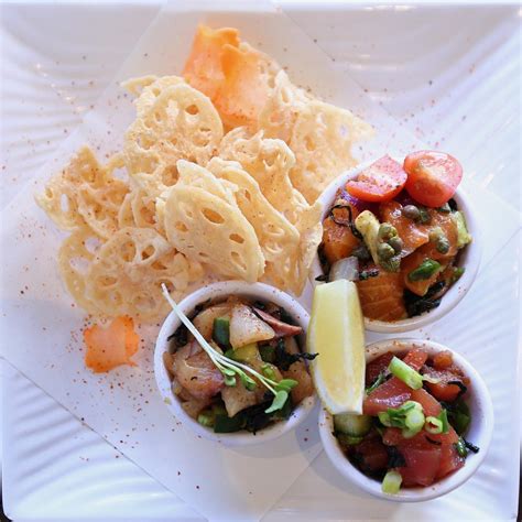 동네몰 한 메뉴에 세 가지 맛의 해산물을 먹을 수 있어요 각 사람별로 좋아하는 생선 종류가