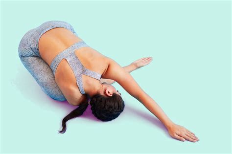 8 Best Mobility Exercises To Loosen Up With After A Long Day At Work