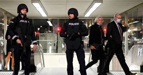 Закани за бомби во Австрија затворени железнички станици Кајгана