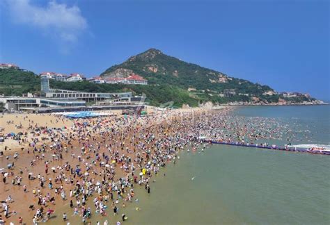 江苏连云港夏末海滨旅游爆棚 人民图片网