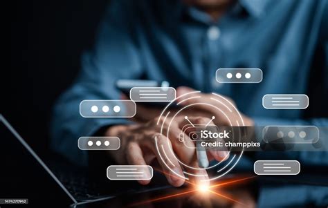 컴퓨터 스마트 인텔리전스 Ai에서 챗봇을 사용하는 사업가 Ai 인공 지능과의 채팅 Openai에 의해 개발 생성 미래 기술