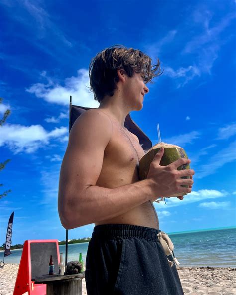 Thestarscomeouttoplay Ayden Mekus Shirtless Barefoot