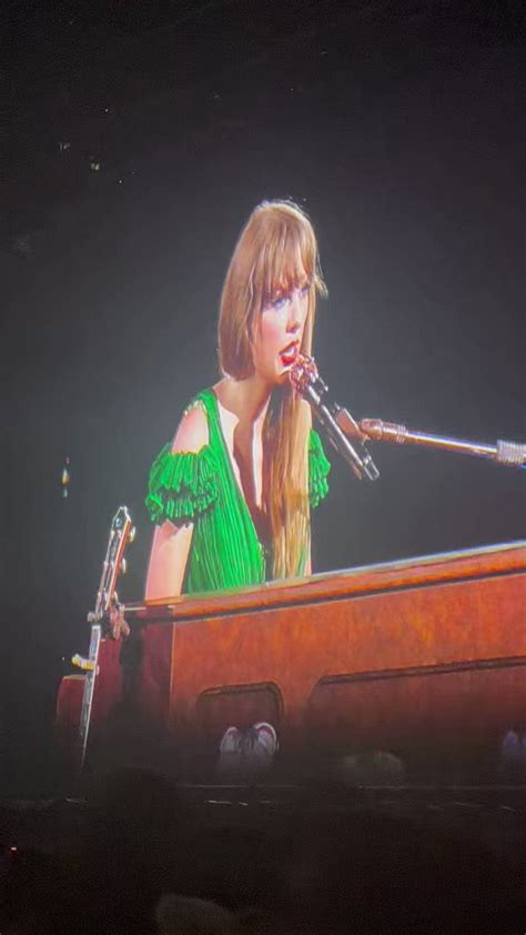 Taylor Swift Updates 🏟️ On Twitter 🏟️ Taylor Performing Coney Island