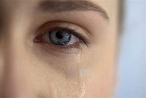 好きな人を想うと涙が出るスピリチュアルな意味と涙が出た時の対処法 ヒトミの幸せ恋愛テラス
