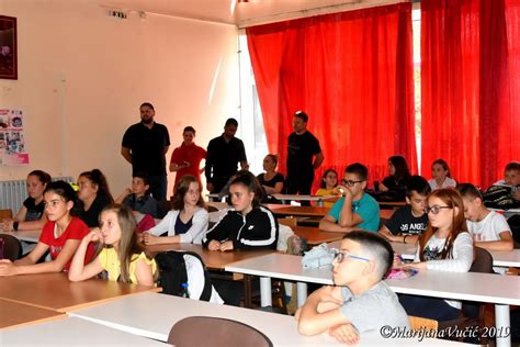 КРЕАТИВНЕ РАДИОНИЦЕ У ОШ ВУК КАРАЏИЋ Општина Сурчин