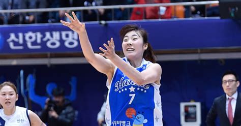 우리은행 박혜진 슛을 쏴야 한다는 위기의식이 생겼다 우리은행 박혜진 슛을 쏴야 한다는 위기의식이 생겼다