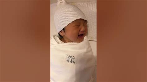 태어난지 일주일 된 용용이 Youtube