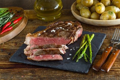 Стейк Нью-Йорк - что это такое и как готовить