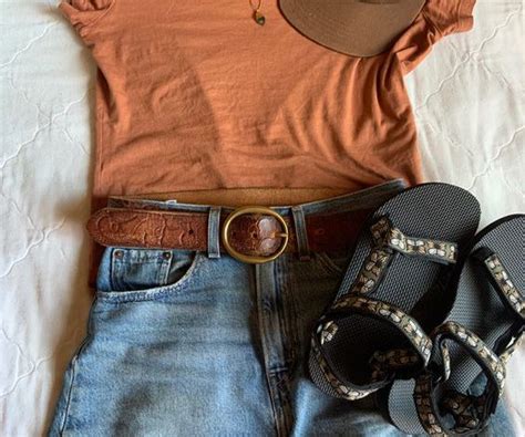 راهنمای کامل انتخاب استایل و لباس طبیعت‌گردی[زنانه و مردانه]