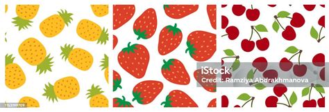 과일 완벽 한 패턴 세트입니다 파인애플 딸기와 체리 패션 디자인입니다 옷 리넨 또는 커튼을 위한 음식 인쇄 손으로 그린 벡터 스케치 이국적인 배경 컬렉션 0명에 대한 스톡