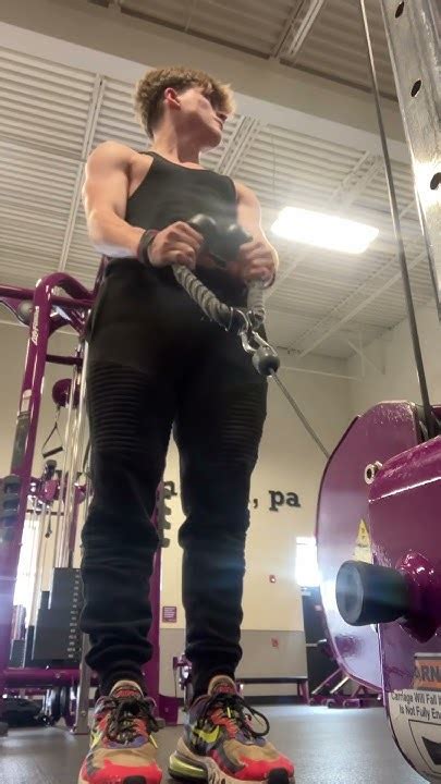 1x10 Of 3 4 Sets Of 10 Tricep Curl Youtube