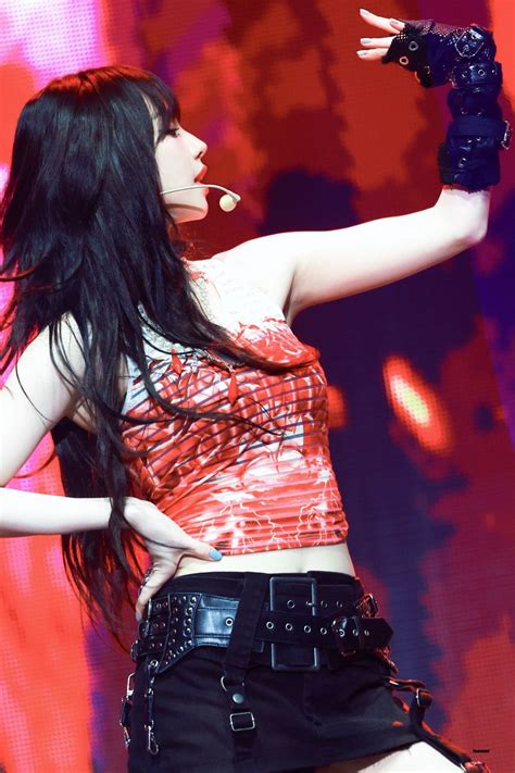 하얗고 깨끗한 카리나 겨드랑이 방송연예 꾸르