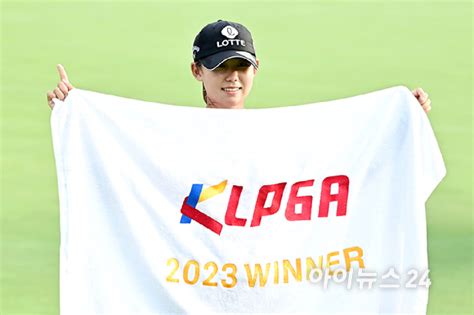 [포토]생애 첫 우승 황유민