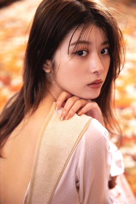 馬場ふみか、お気に入りショットは「猫っぽい」ランジェリー衣装 スポーツ報知