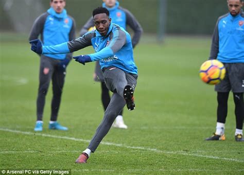 Arsenal Train Ahead Of Liverpool Premier League Showdown Daily Mail