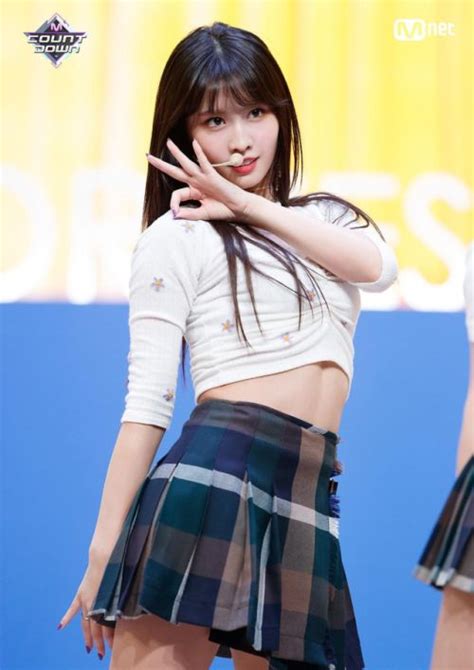 10 Times Twices Momo Showed Off Her Amazing Toned Abs In A Gorgeous Crop Top Koreaboo