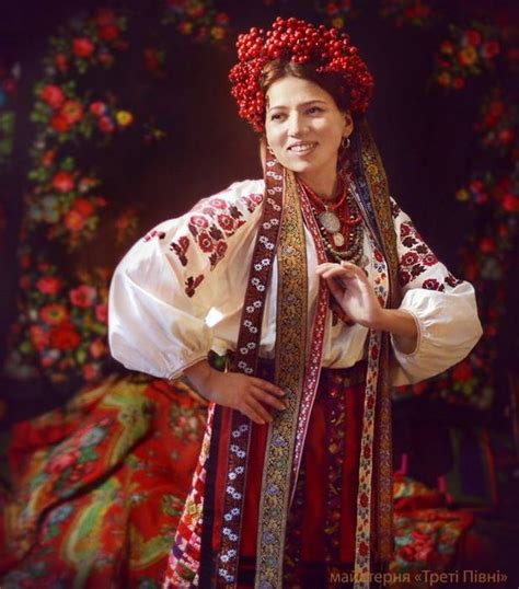 Украинки в национальных костюмах Folk Fashion Folk Clothing