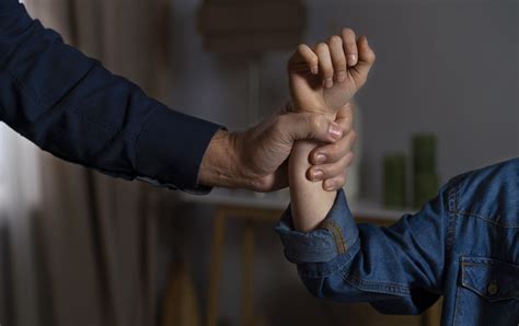 СТРАШНО Физички ја нападнал неговата поранешна партнерка и се обидел да изврши обљуба врз неа