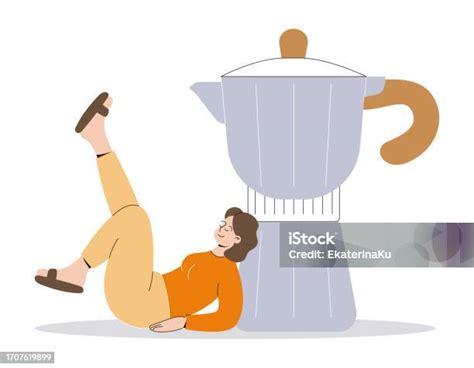한 젊은 여성이 바닥에 누워 거대한 커피 포트나 커피 메이커에 기대어 있다 아름 다운 재미 있은 커피 마시는 소녀 벡터 격리 된 평면 그림입니다 가공의 인물에 대한 스톡