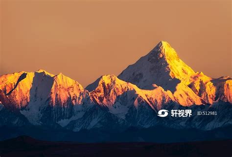 中国四川甘孜藏族自治州贡嘎山日照金山风光 图片 轩视界
