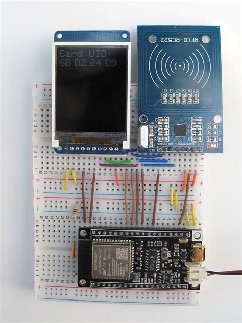 I Cant Get The Esp32 Microcontroller To Simultaneously Read An Rfid Card And Display The Uid On