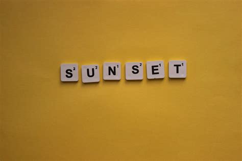 게이밍 게임 고립된 관념적인 교육 교육 도구 구 글자 긍정적인 노란색 놀이 다채로운 단어 디자인 레크리에이션 미니멀리스트 밝은 배경 배열