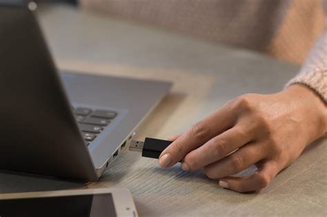 How To Format A USB Flash Drive Currys