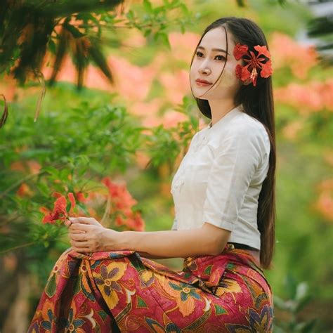 မြန်မာဆန်ဆန်လေးလှတဲ့ မြန်မာဆန်ဆန်လေးလှတဲ့ မြန်မာ့အလှ