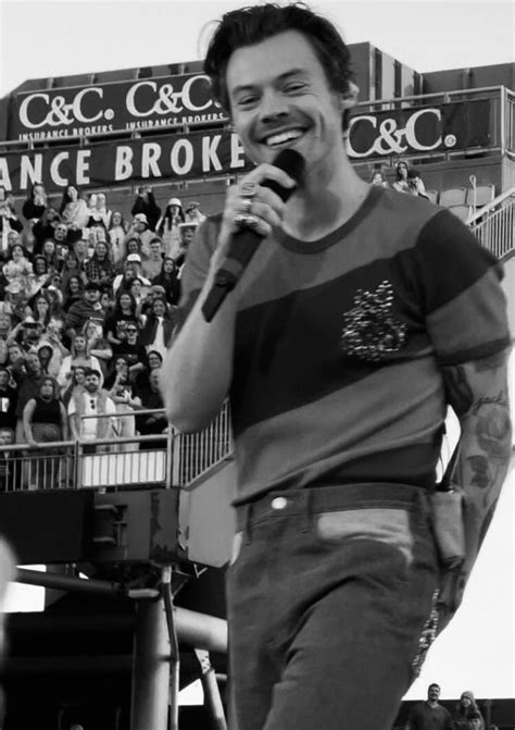 Pin By Zaira V Sosa On Harry Styles ️⃣1️⃣ Harry Styles Cute Harry Styles Photos Harry