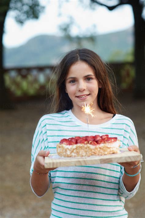 «cute Young Girl Carrying A Birthday Cake Del Colaborador De Stocksy