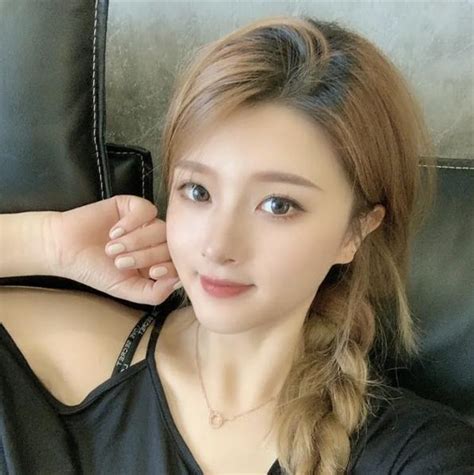 陌陌穎兒為金曲做準備，直播間與粉絲商定歌曲風格 每日頭條