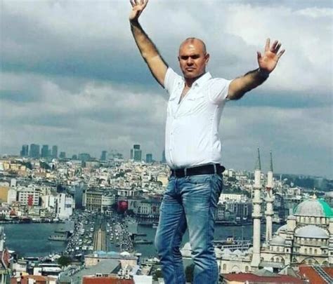 Ikita Muz Ajdar Canl Yay Nda Ld Rd Acun Il Cal N N Kendisini