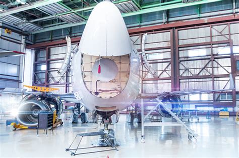 유지 보수 중인 여객기 비행 작업에 대한 기계 시스템 확인 정면 도면 항공우주 산업에 대한 스톡 사진 및 기타 이미지 항공우주 산업 검사 보기 공학 Istock