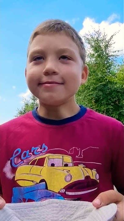 Первый раз в первый класс Максим идёт в школу Youtube