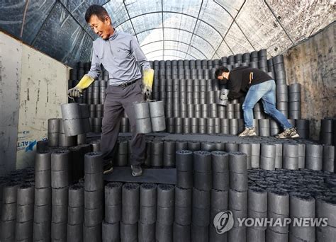 쌀쌀한 날씨분주한 연탄 업체 연합뉴스