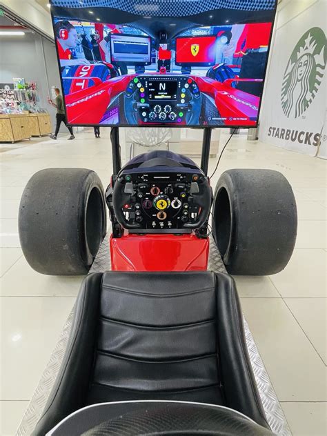 Скоростно изживяване Управление на болид в симулатор с възможност за очила с 3d виртуална