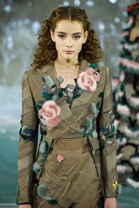 Готовимся к зиме Прекрасная коллекция Fendi осень зима 2016 2017 Часть 2 детали Мода стиль